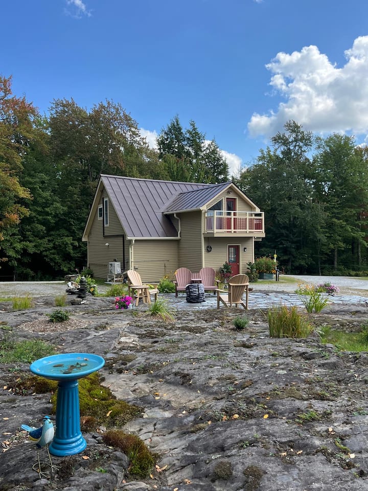 The Perch: Cozy Garage Loft With Sauna - Swanton, VT