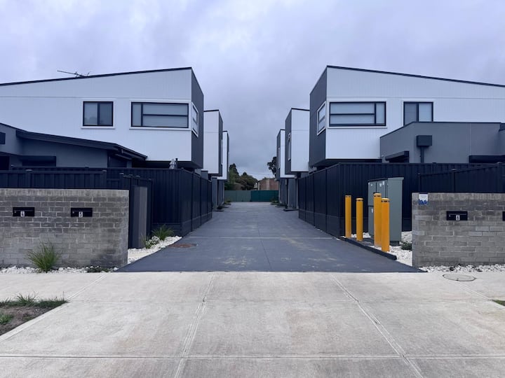 Modern Apartment - Wallan