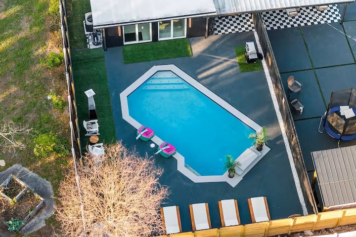 Luxury Poolside Paradise - Belleair Beach, FL
