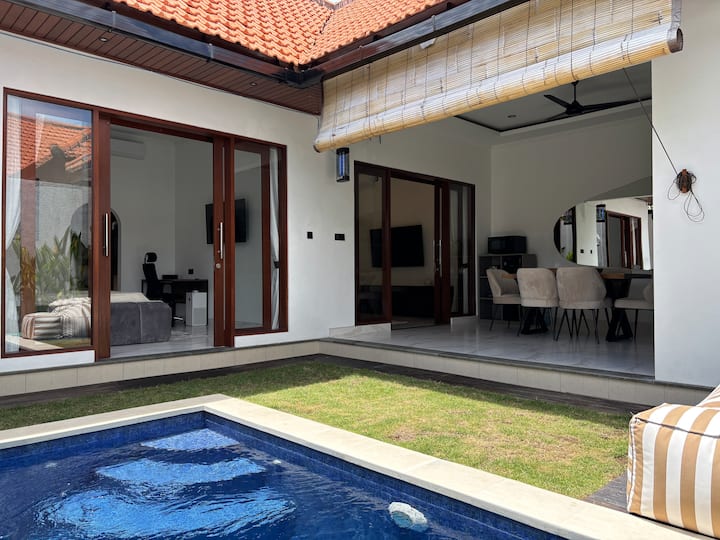 Stylish 1 Br Villa With Large Living Area & Pool - Canggu