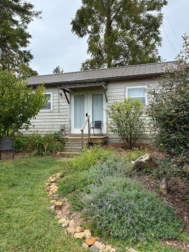 Windy Acres Floyd Tiny House - Floyd, VA