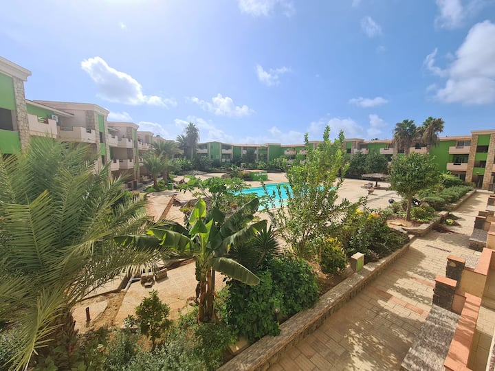 Comfy 2-bedroom Apartment With Pool View - 維德角