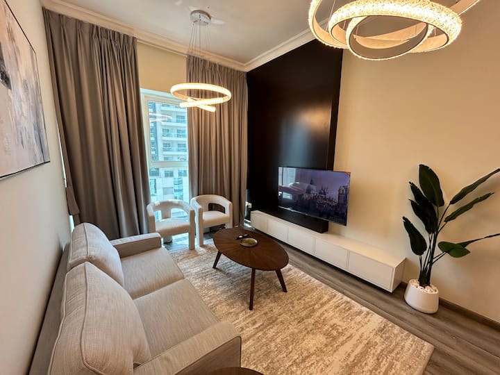 Prime Downtown | Burj & Canal Luxury Stay - Dubai