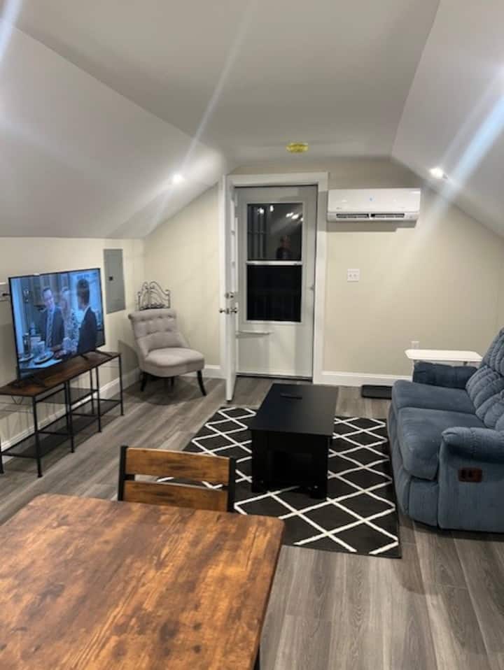 Separate Apartment Above Garage - 뉴헤이븐