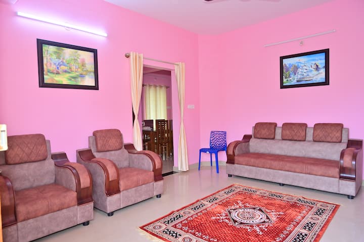 "Honnasiri"
"ಹೊನ್ನಸಿರಿ" - Mysuru