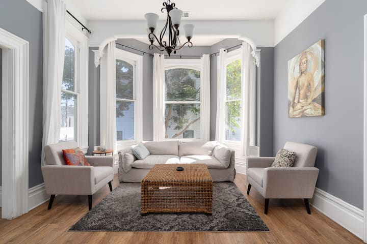 Spacious Victorian 4bd + 2bath + Mins To Sf + Bart - Oakland, CA