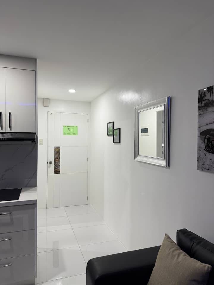 Unit I-6 Premium Kandi White Tower With Balcony - Angeles