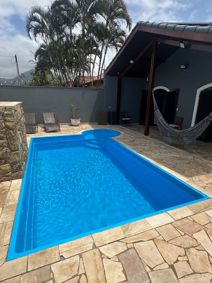 Casa Com 04 Quartos à 250 Metros Da Praia. - Peruíbe