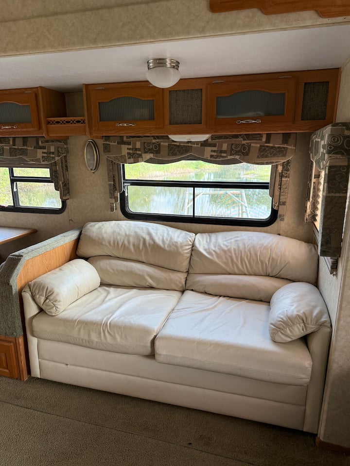 Pond View Rv For 4-6 People. - Chelsea, MI