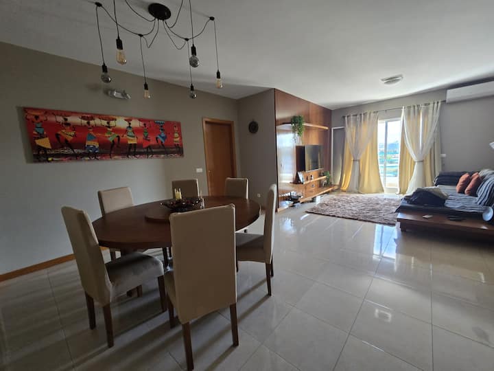 Apartamento T3 Na Zona Nobre Da Praia - Praia