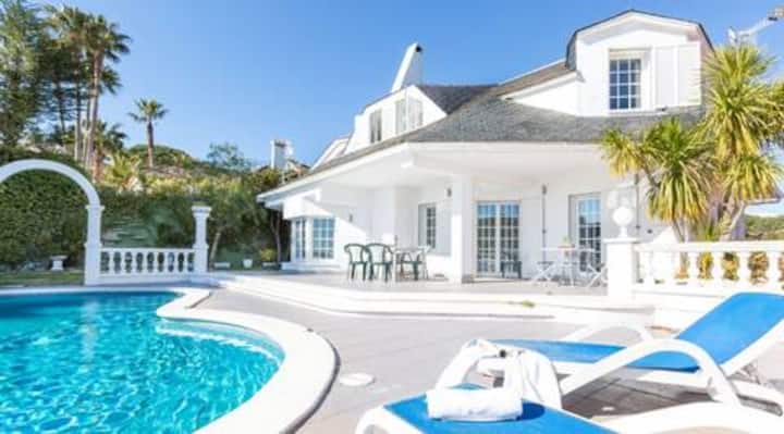 Linda Villa Con Piscina. - Blanes