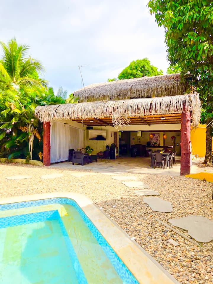 Chalet Tropical Con Extensa Piscina Privada - Melgar