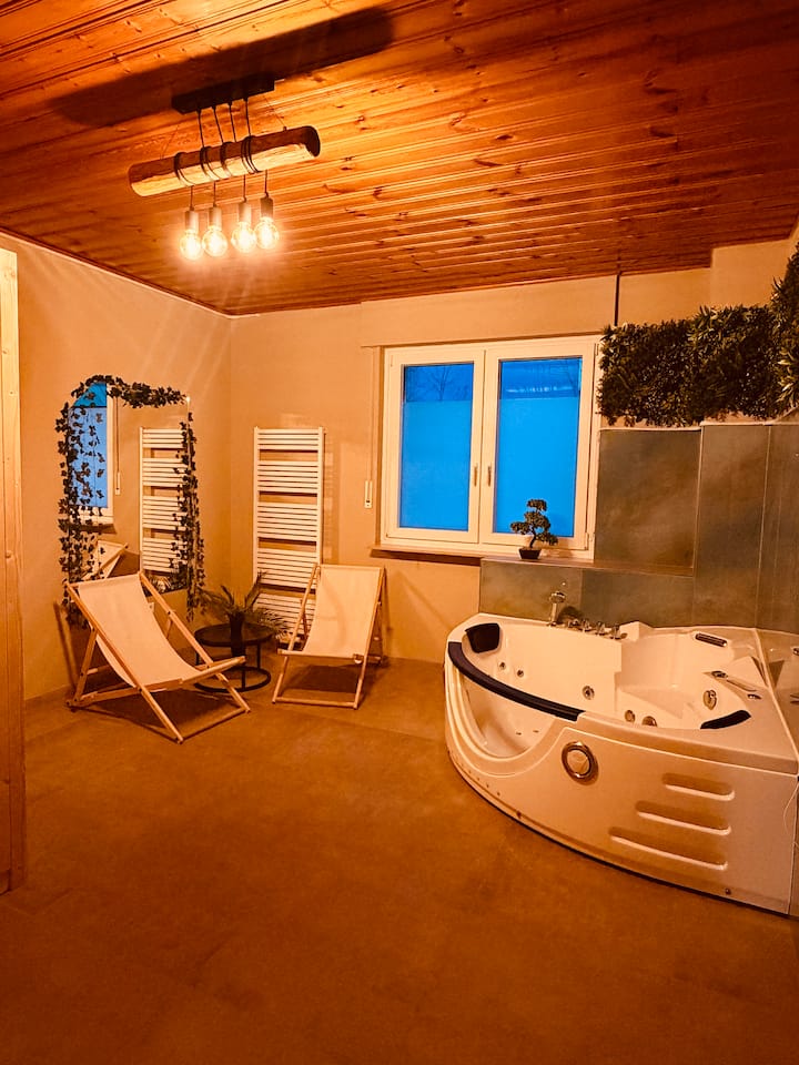 Premium-wellness-oase Am Rhein • Sauna & Whirlpool - Cologne