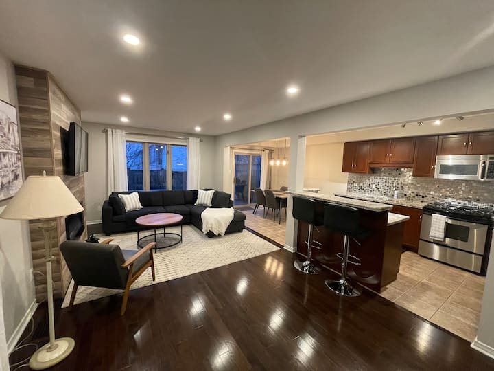 Spacious 2-bdrm Townhouse In Hamilton Mountain - カナダ ハミルトン