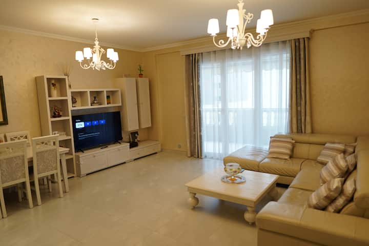 Skanderbeg Square 3-bedroom Apt. With Free Parking - Tirana