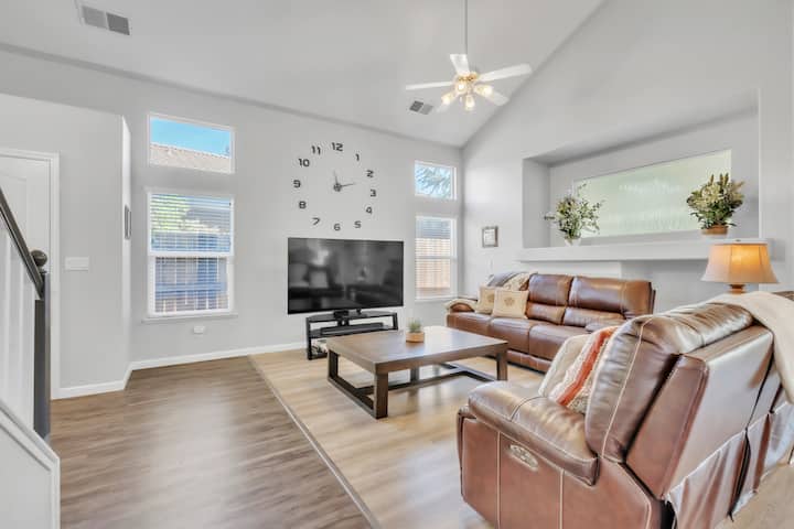 Rancho Heaven | 4bd Near Folsom Lake | Game Room - Rancho Cordova, CA