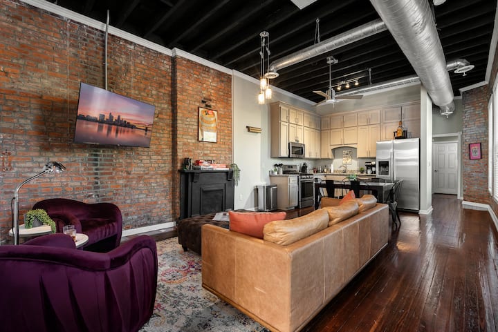 The Manhattan | Hot Tub, Fire Pit And Grill - ルイビル, KY
