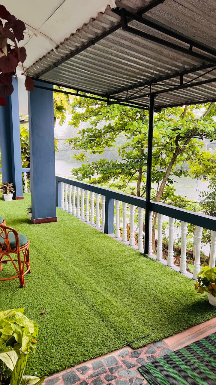Riverside Retreat In Kochi | 2bhk With Water-views - Kochi