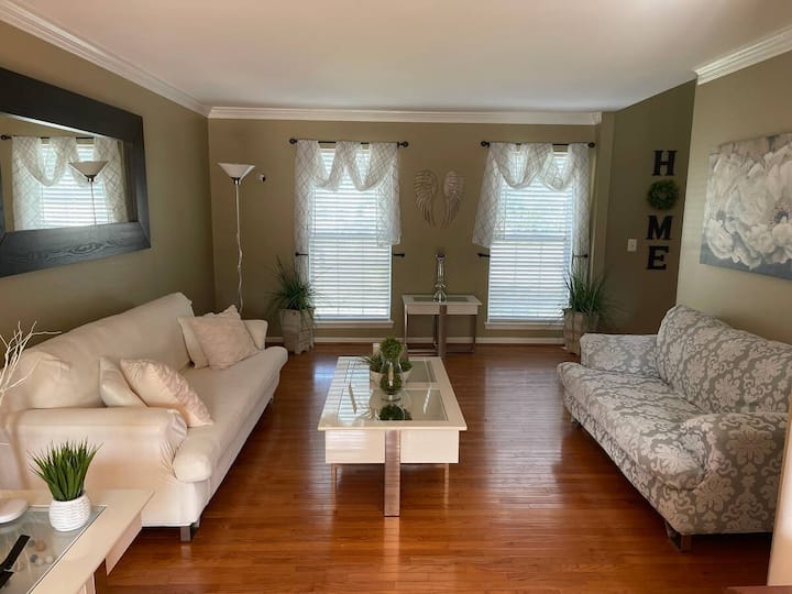 Comfortable Queen Bedroom Shared Kitchen Rm 2 - Woodbridge, VA