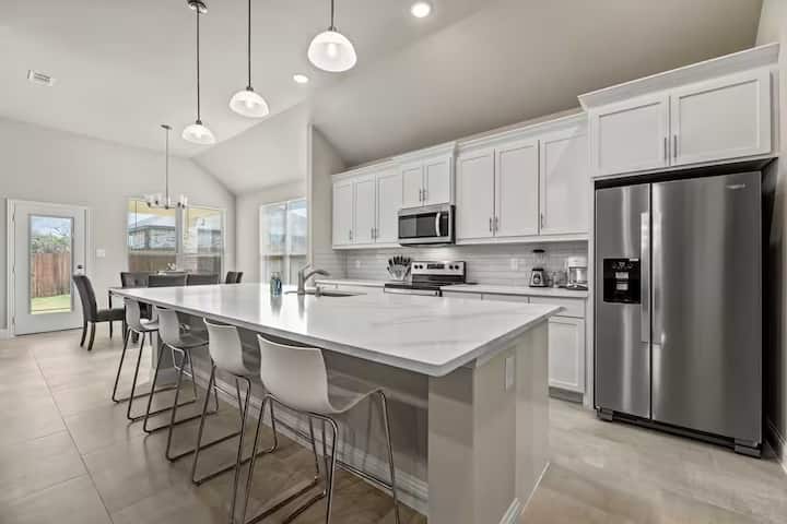 Saddle Hills Settlement- 4 Bedrooms - Lake Worth, TX