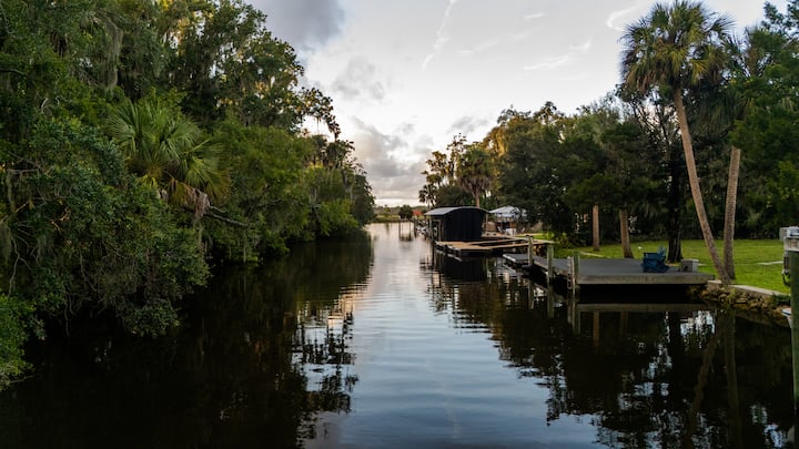 New Waterfront Home, Solar Pool, Hot Tub & Canal! - Crystal River, FL