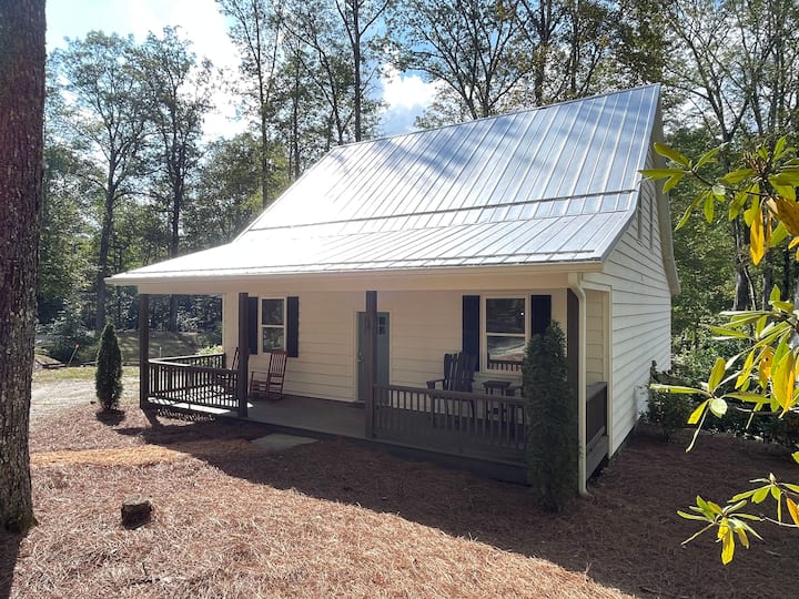 Enchanting Cabin In Town, Cashiers - 3 Bedroom - Cashiers, NC