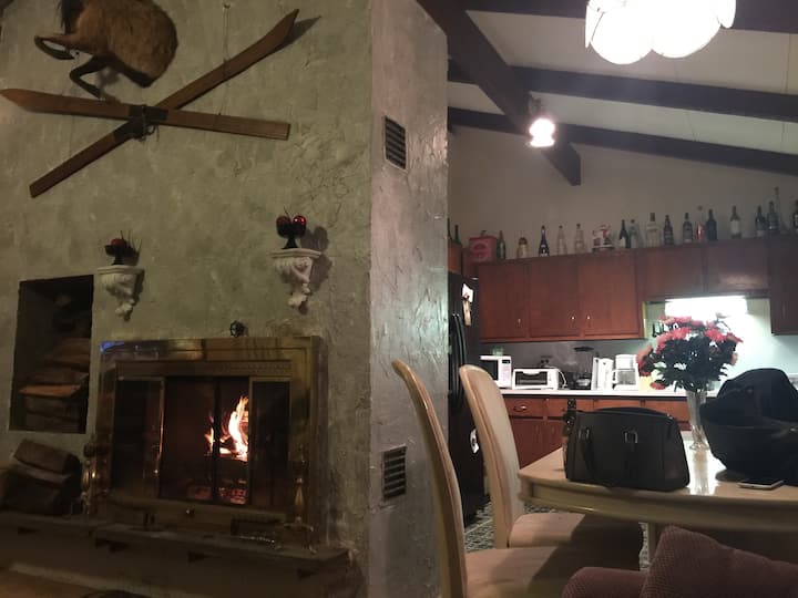 Windham Country Club Ski Chalet -Slope Views - Windham, NY