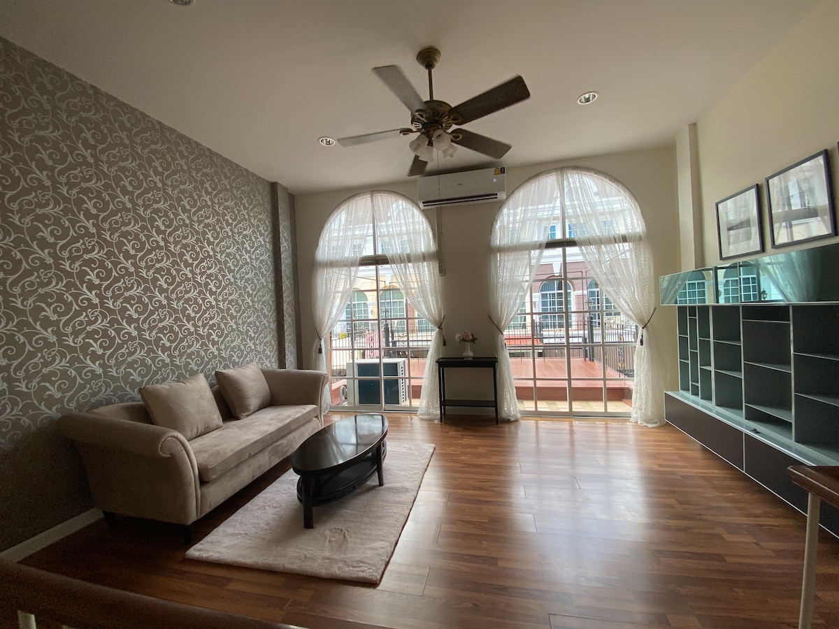 Luxury townhouse - Houses for Rent in Bang Kapi, Bangkok, Thailand - Airbnb