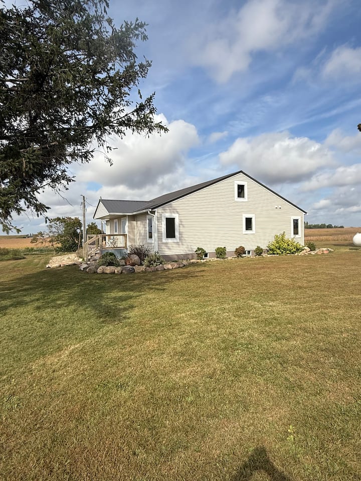 Rustic Pondside Lodge W/ Barn & Hunting Retreat - Backbone State Park, Dundee