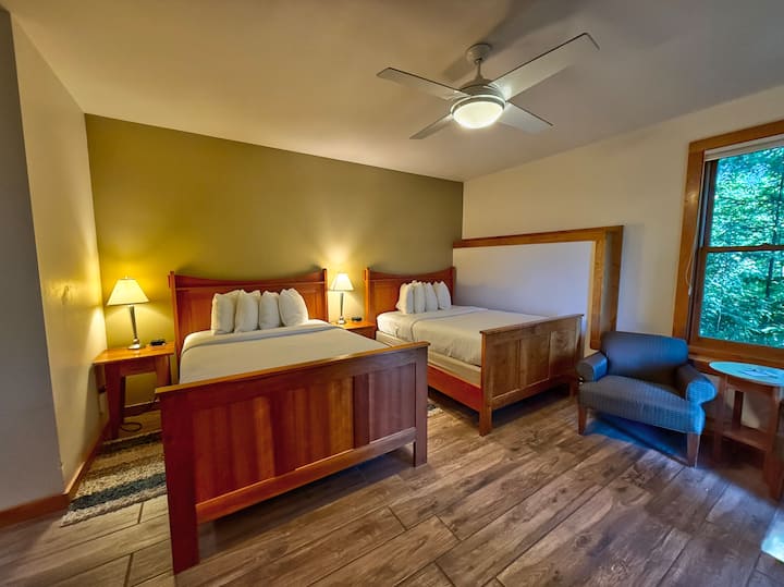 Lakefront Lower Guest Room - Lutsen, MN