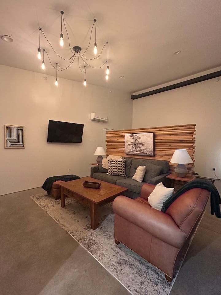 Cozy Modern Studio — Downtown Okc (Unit D) - Uptown Oklahoma City - Oklahoma City