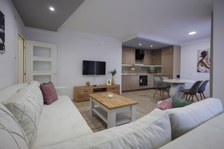 Apartment Lepojevic 12 - City Centar - Prking&wifi - Prokuplje