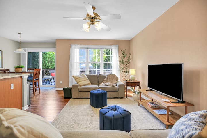 Relocation 3 Bd/2.5 Bath, Townhouse W Fenced Yard - Champaign, IL