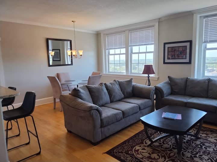 Timeless Downtown Retreat – Historic 1br Apartment - Broadway Lake, SC