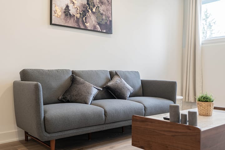 Longueuil Escape • 3br Home • Backyard & Parking - Brossard