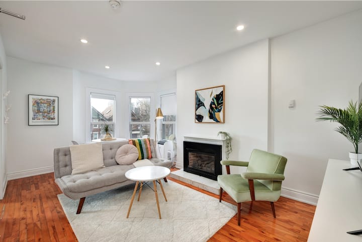 Bright & Stylish Apartment In High Park - Toronto