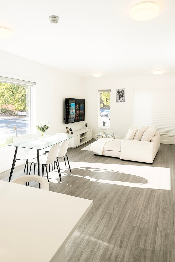 Modern & Cozy 2br/2ba Apartment | Great Location - Toronto