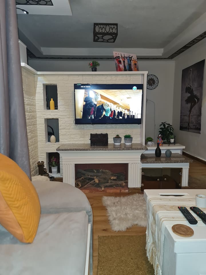 A Cozy, Modern Studio Located In Shmeisani - Amman