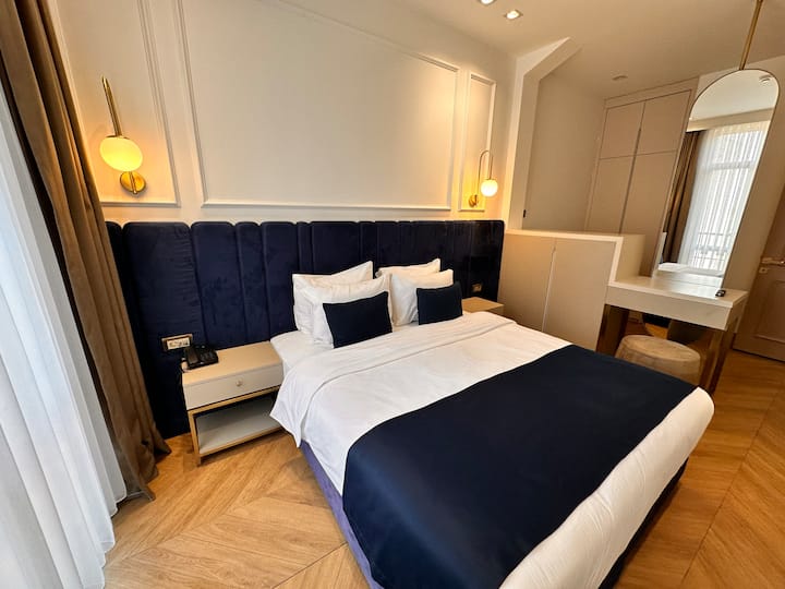 Deluxe Suite With Jacuzzi - Istanbul