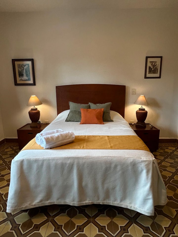 Roma Norte Studio W/ Balcony, 1br, Fast Wi-fi - Mexico