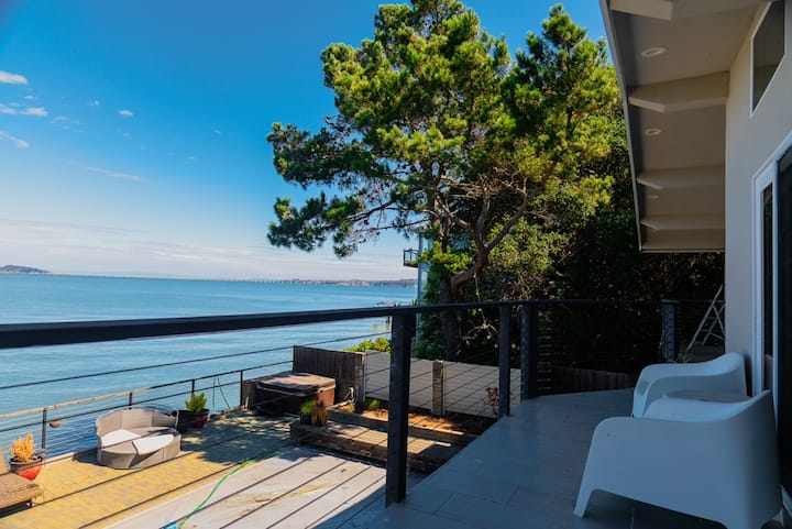 Waterfront Luxe Retreat - Sausalito, CA