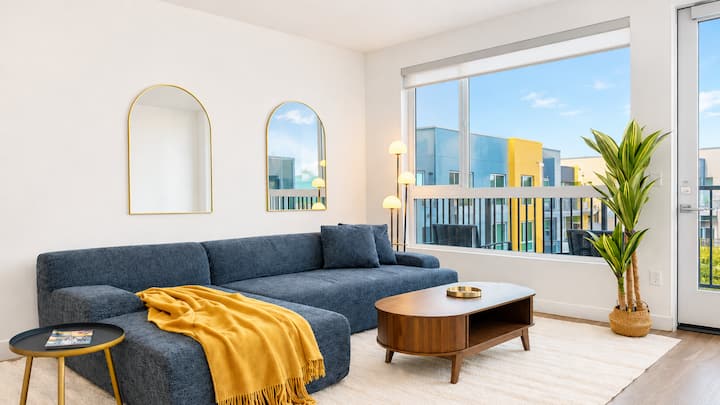Premium Apt 10 Min To Disneyland | Pool & Gym - Irvine, CA