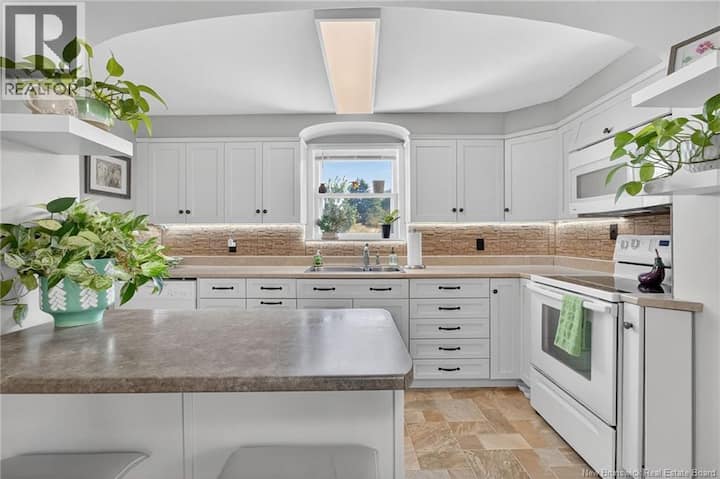 Honey Grove House | King Bed | 75in Tv | Office - New Brunswick