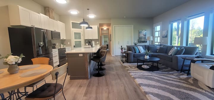 Central Location Beautiful Country Setting King Bd - Sedro-Woolley, WA