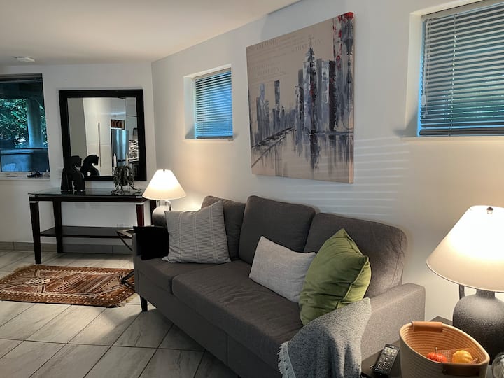 Prince Of Wales Suite On The Park-parking Included - Mississauga