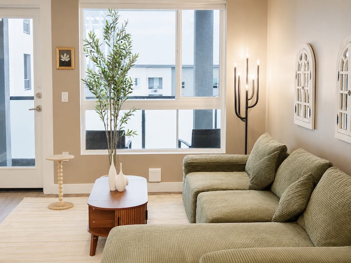Inspo Apartment 10 Min To Disneyland | Pool & Gym - Irvine, CA