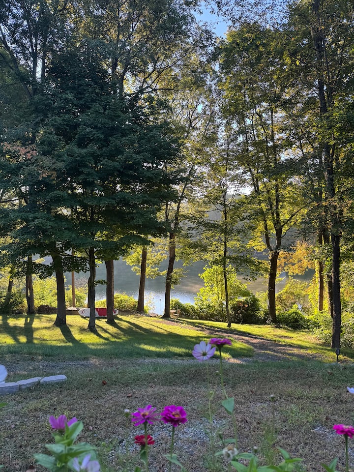 “Reservoir View Hideaway With Patio & Fire Pit” - Bridgewater, CT