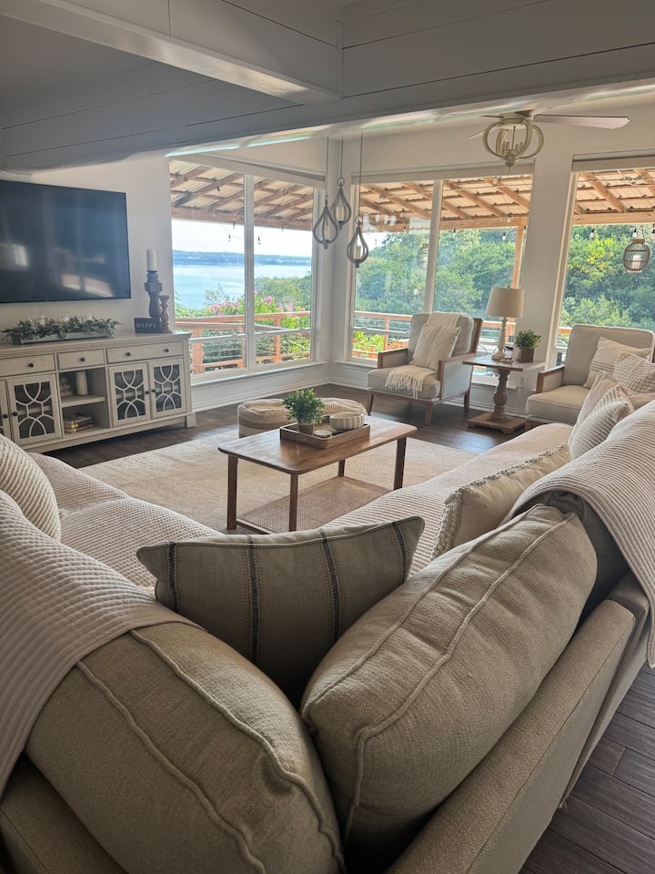 Lake Belton Getaway - Sleeps 12 - Belton, TX