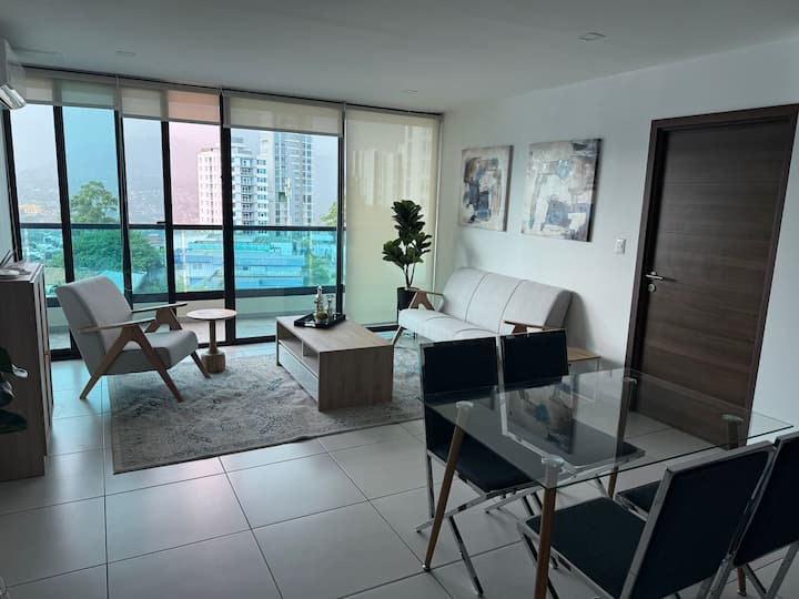 Moderno Y Amplio Apartamento Céntrico Con Vista - Tegucigalpa