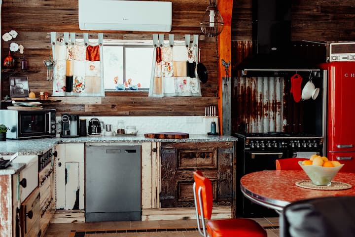 The Werombee Hive - The Oaks